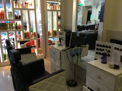 Good Looks Unisex Salon Vikaspuri New Delhi