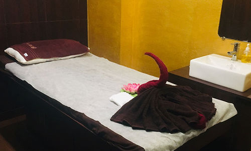 R Thai Spa Park Street Area, Kolkata
